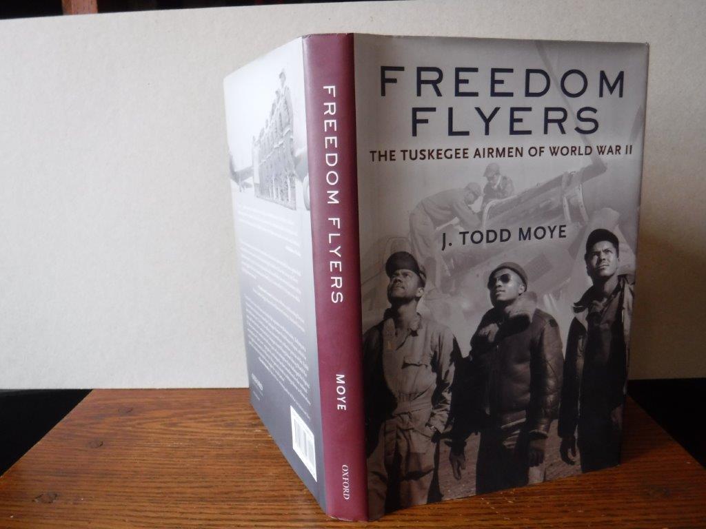 Freedom Flyers: The Tuskegee Airmen of World War II (Oxford Oral ...