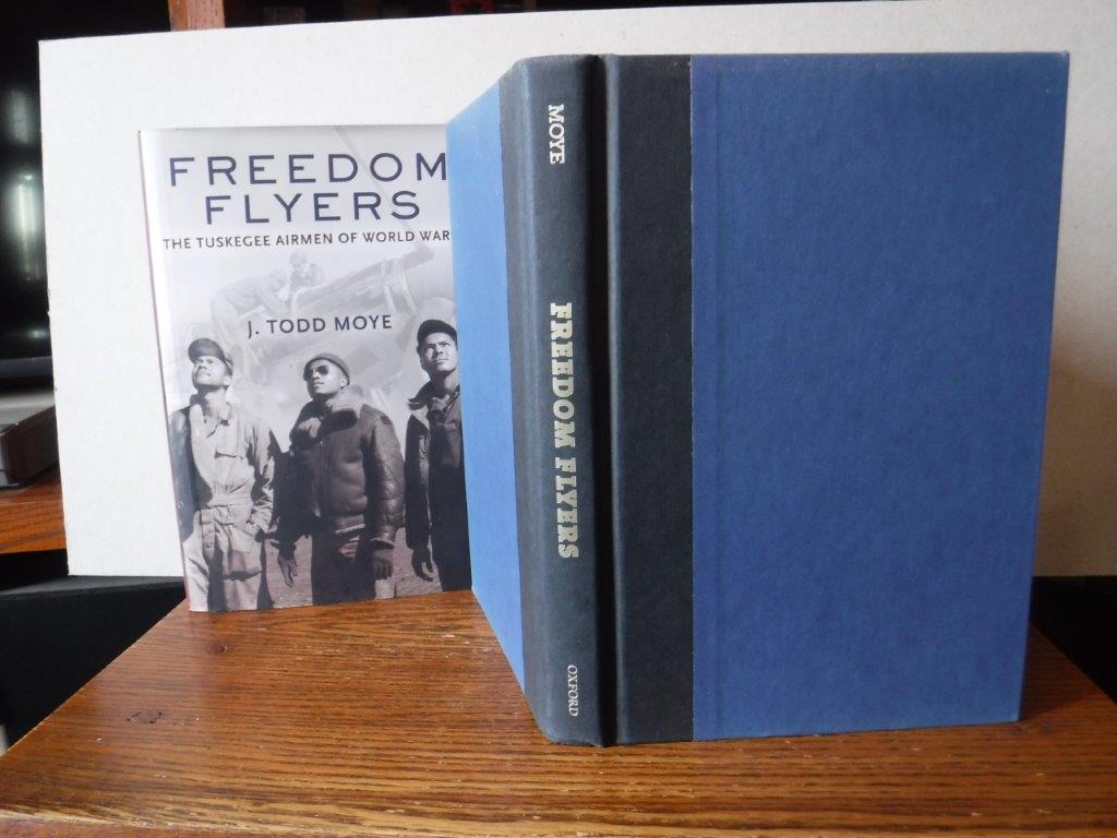 Freedom Flyers: The Tuskegee Airmen of World War II (Oxford Oral ...